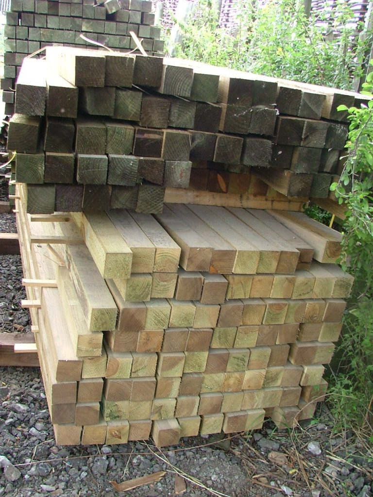 Fence Posts - SAW009AC1 - 2.4(8ft) x 75(3ins) x 75(3ins)