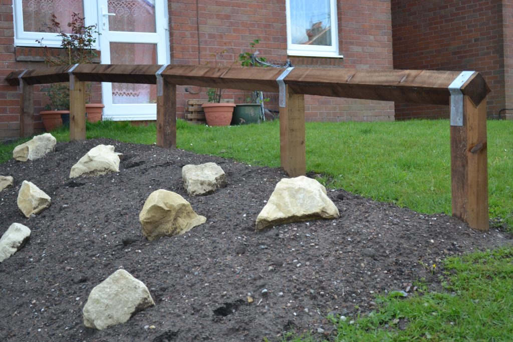 Knee Rail Fencing - SAW004E - 1.0 x 95 x 95 V Top Knee Rail Tb